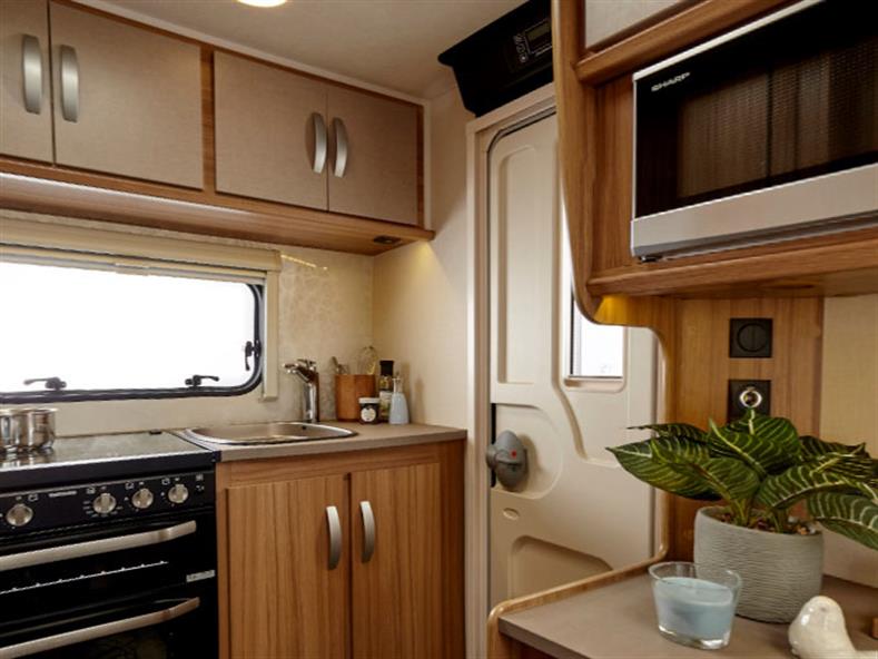 Lunar Ariva Ariva Used Caravans for sale | Used Lunar Ariva Ariva ...