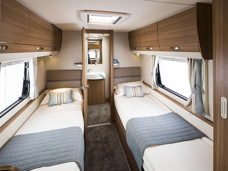 2016 COMPASS CORONA 574 | Nationwide Caravanning