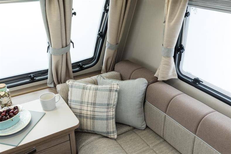2019 COMPASS CAPIRO 554 | Nationwide Caravanning