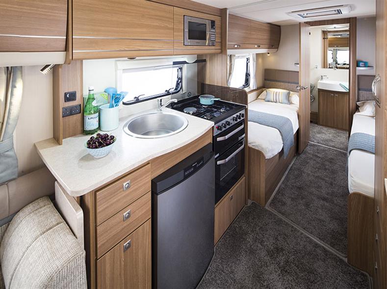 2016 COMPASS CORONA 574 | Nationwide Caravanning